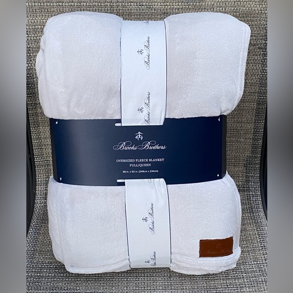 Brooks Brothers | Bedding | Brooks Brothers Lunar Rock Logo Reversible ...